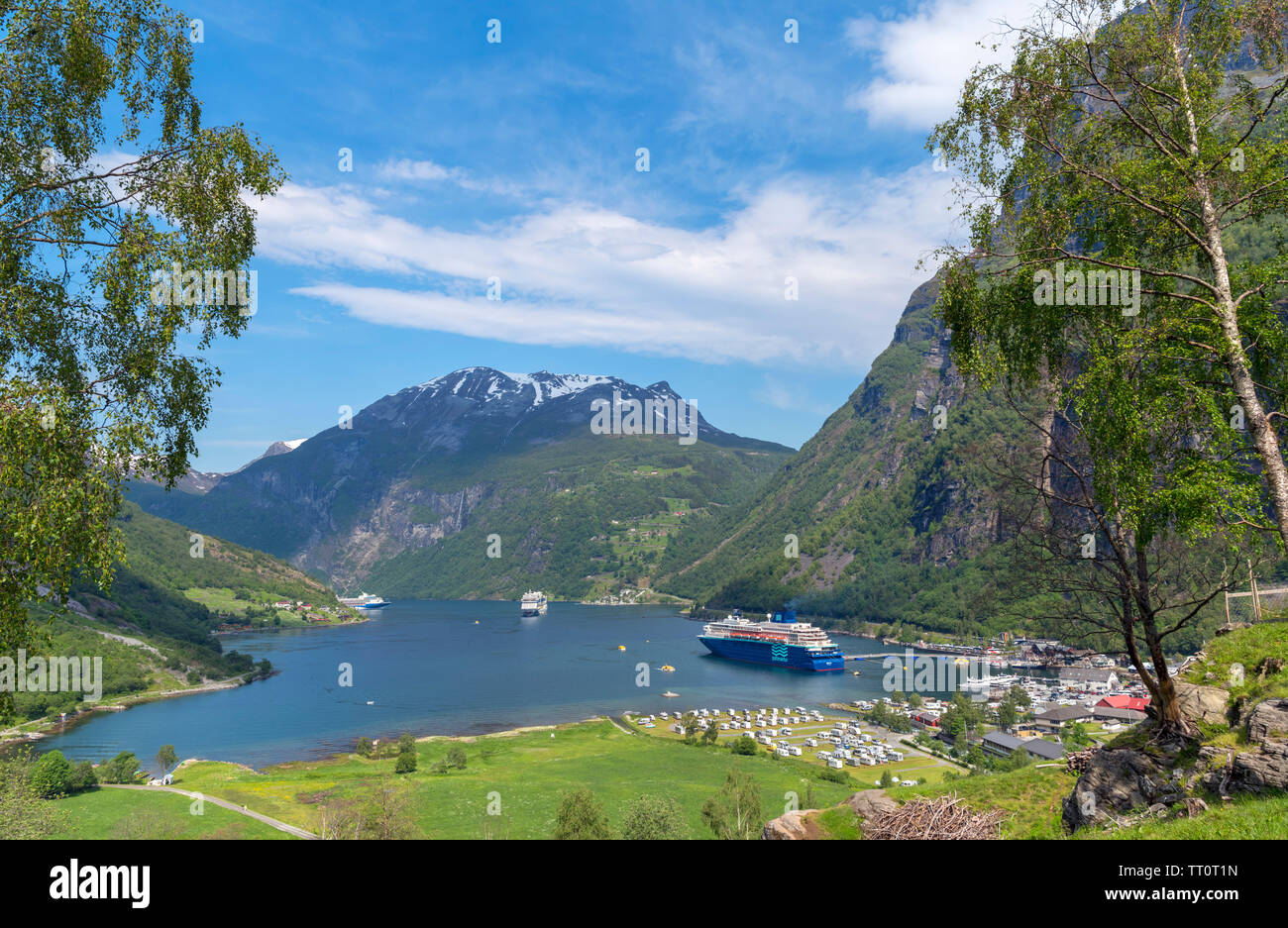 Blick über den Hafen von Geiranger, Møre og Romsdal, Sunnmøre, Norwegen ...