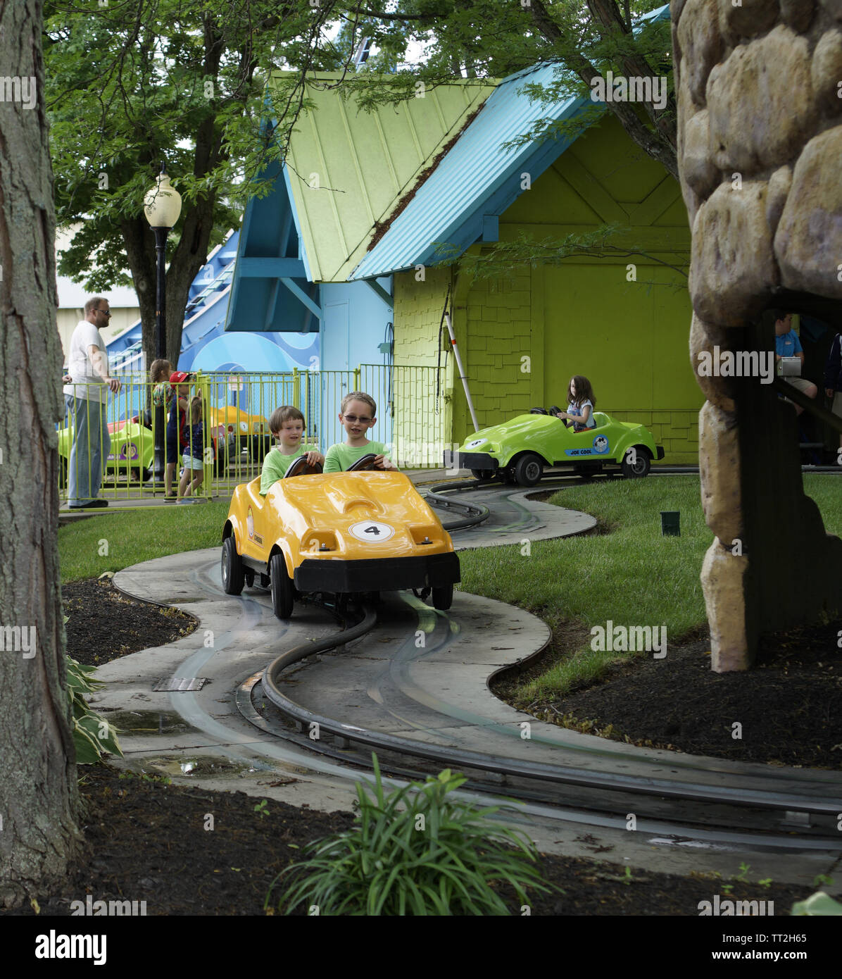 Kinder auto -Fotos und -Bildmaterial in hoher Auflösung – Alamy