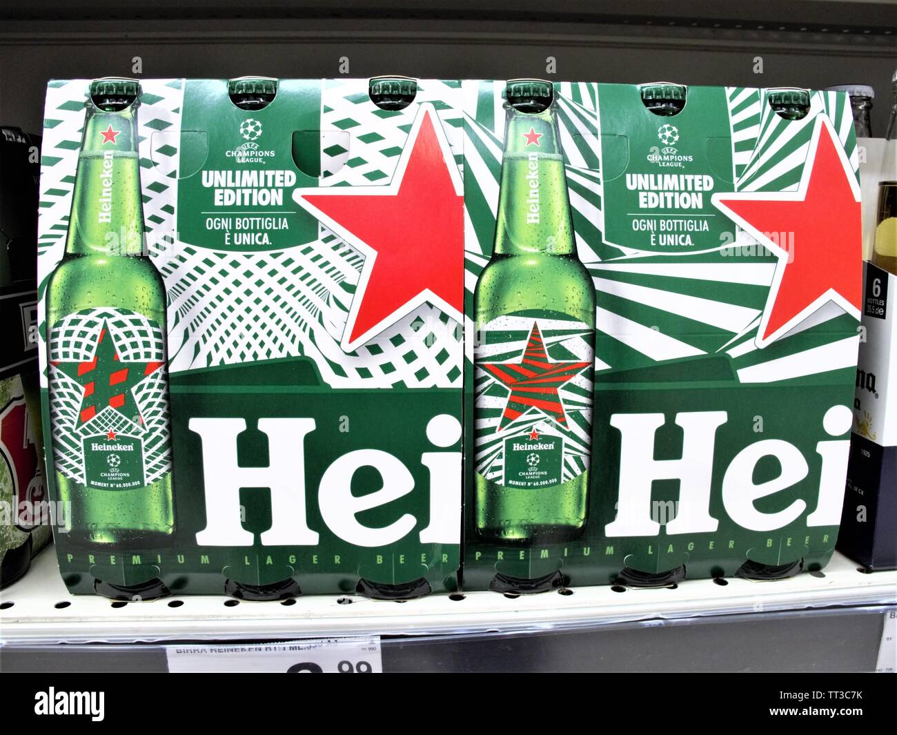 Heineken flaschen -Fotos und -Bildmaterial in hoher Auflösung – Alamy
