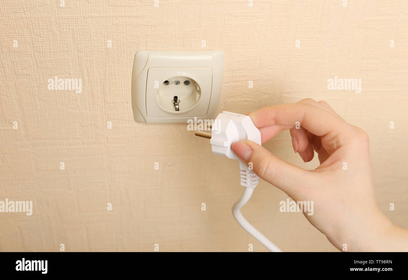 Stecker einstecken -Fotos und -Bildmaterial in hoher Auflösung – Alamy