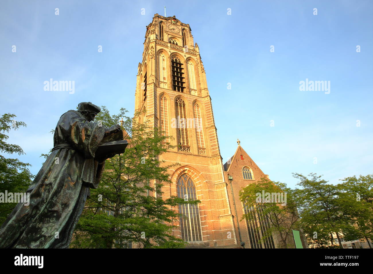 Statue erasmus rotterdam -Fotos und -Bildmaterial in hoher Auflösung ...