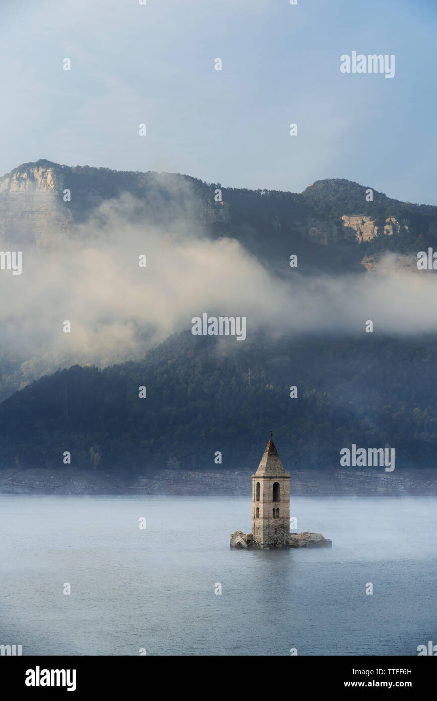 Stausee kirche -Fotos und -Bildmaterial in hoher Auflösung – Alamy