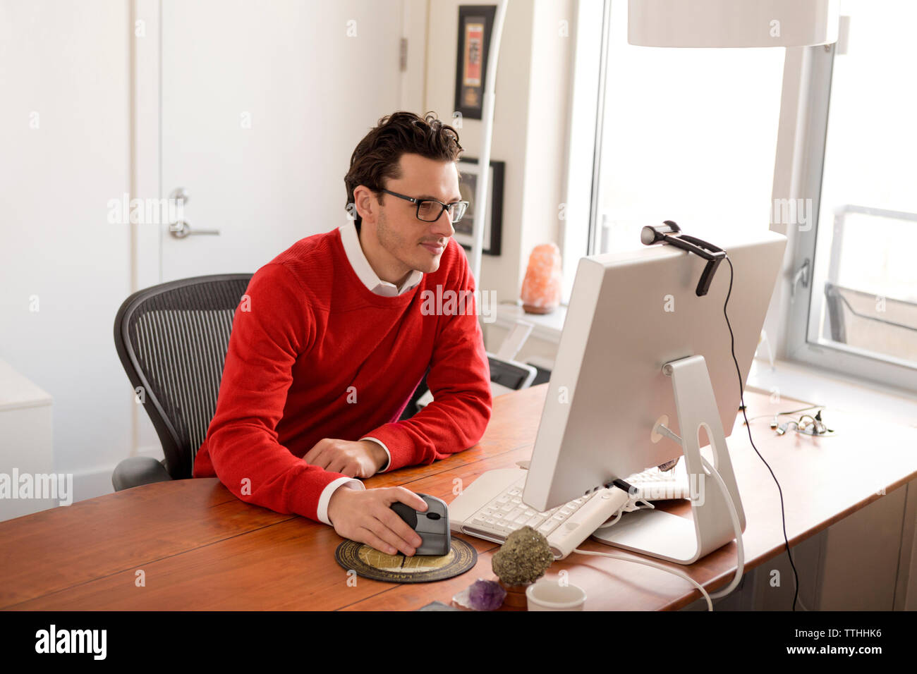 Computer table -Fotos und -Bildmaterial in hoher Auflösung – Alamy