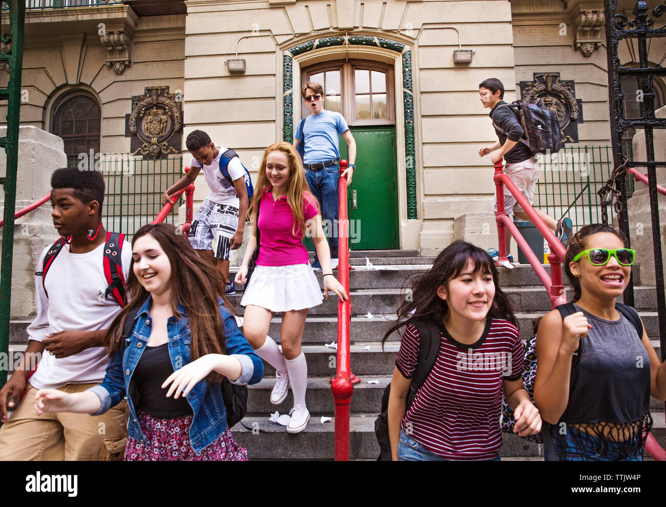 Schritte außerhalb der außenschule -Fotos und -Bildmaterial in hoher ...