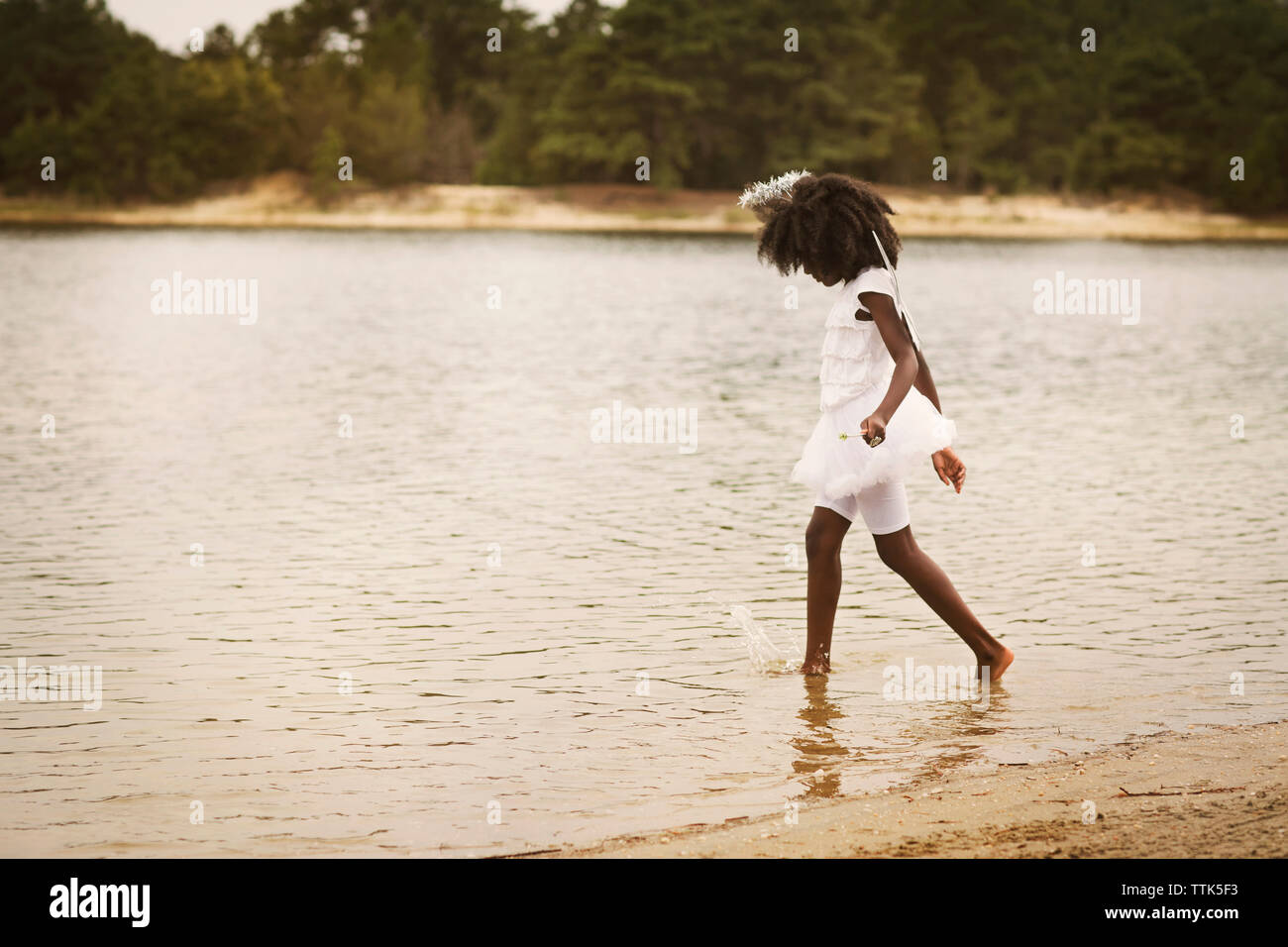 Engel an meiner seite -Fotos und -Bildmaterial in hoher Auflösung – Alamy