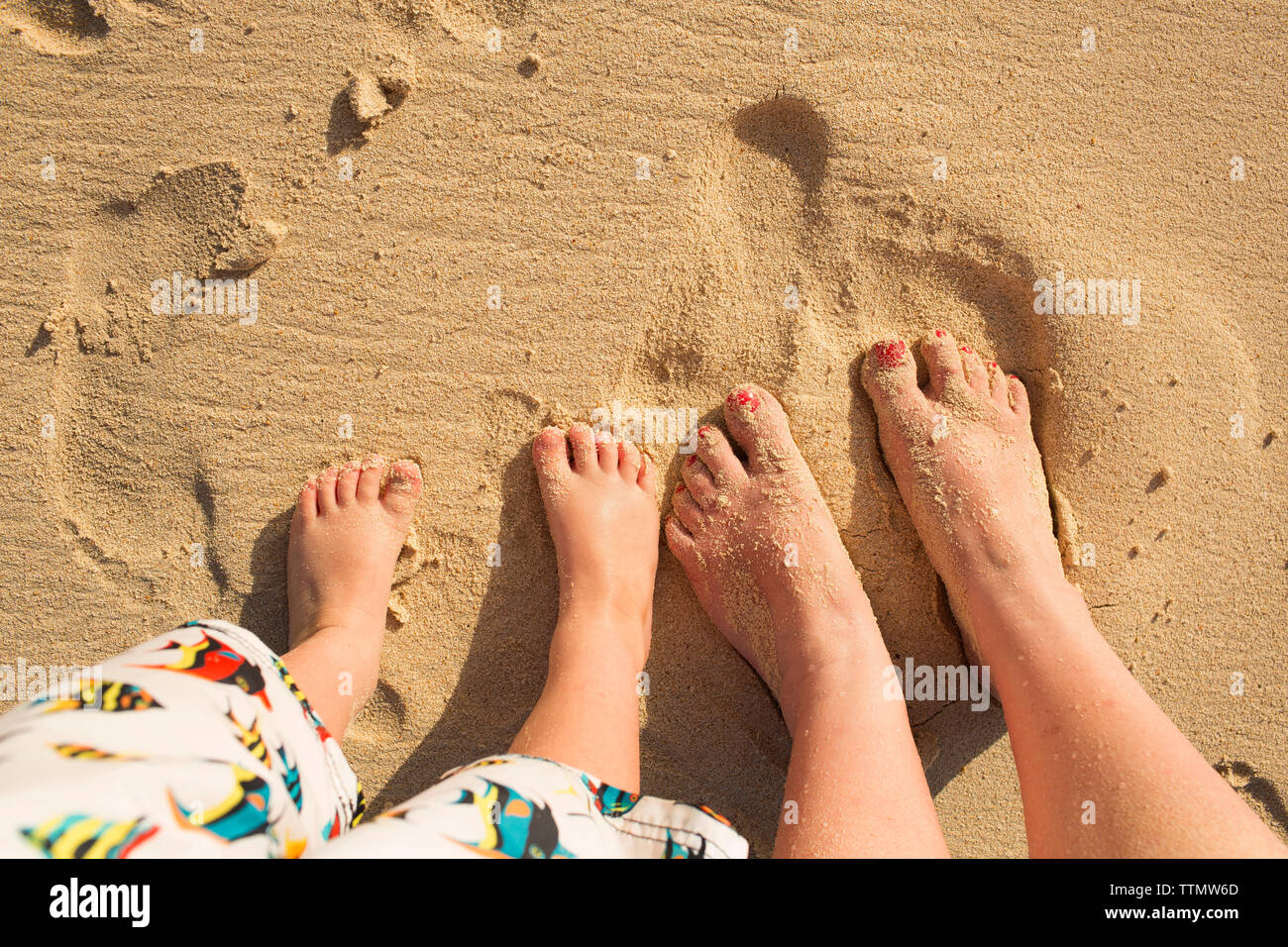Weibliche barfuss -Fotos und -Bildmaterial in hoher Auflösung – Alamy