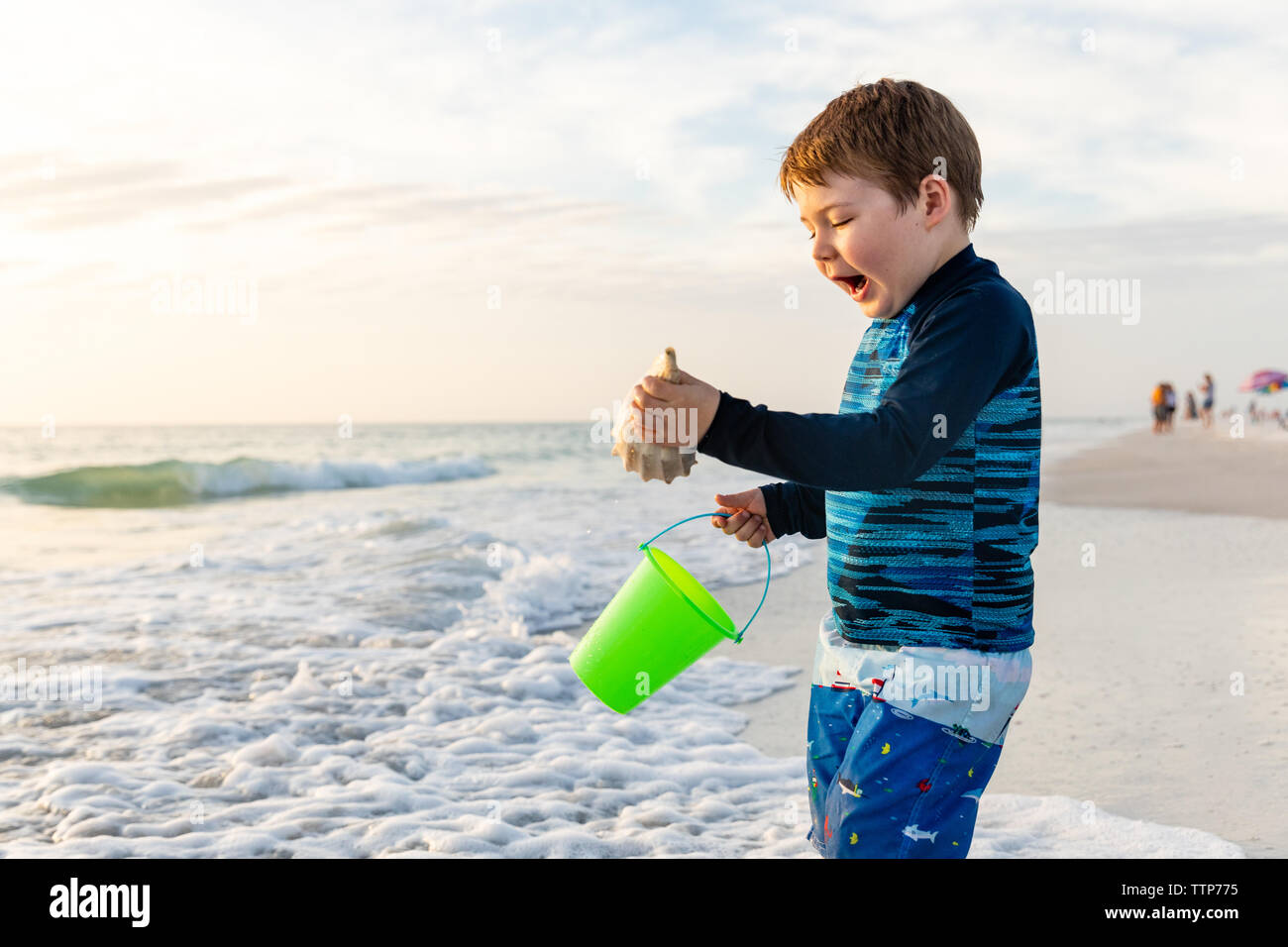 Kind Badeanzug Stockfotos und -bilder Kaufen - Alamy