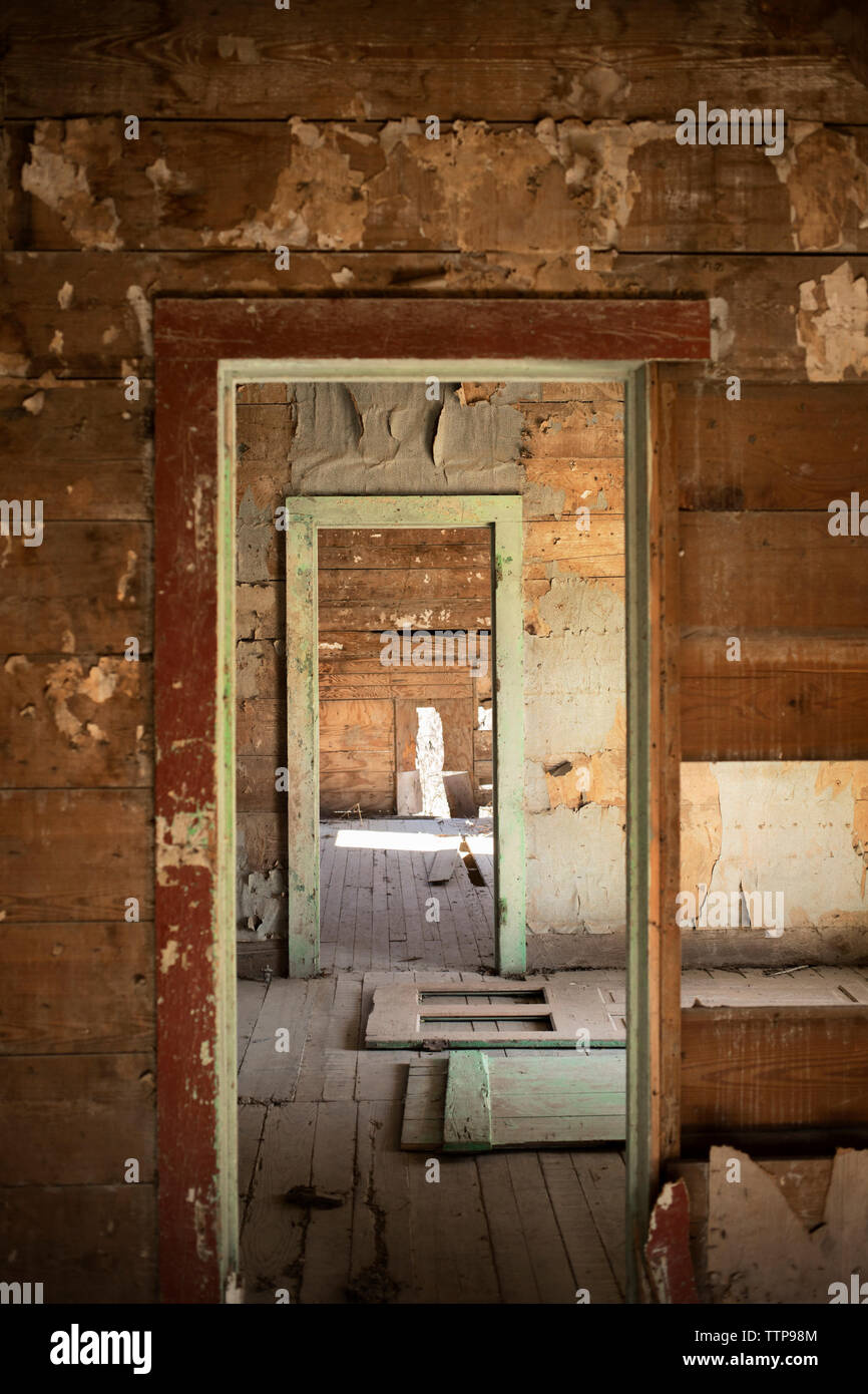 Messy house -Fotos und -Bildmaterial in hoher Auflösung – Alamy