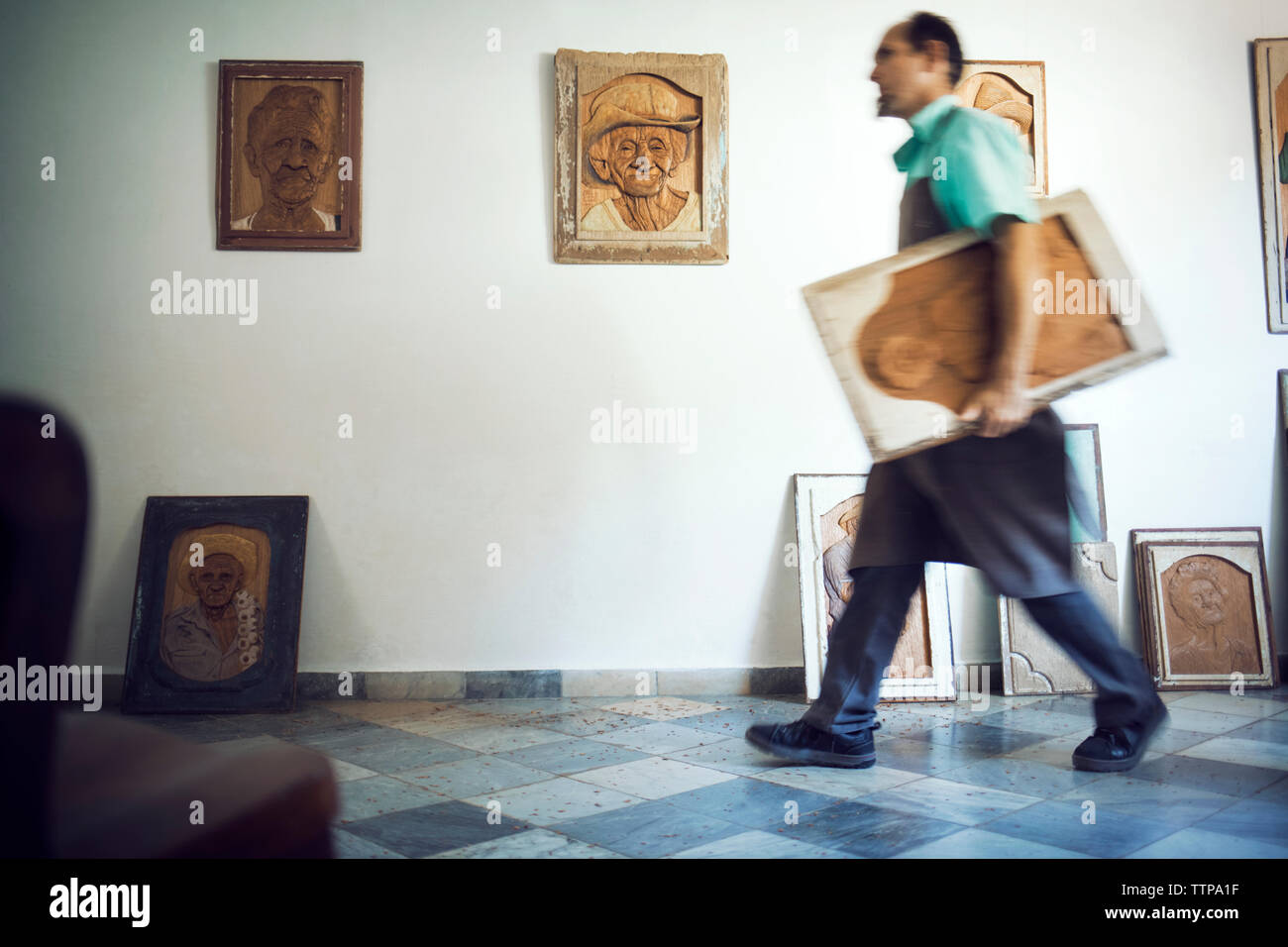 Walking frames -Fotos und -Bildmaterial in hoher Auflösung – Alamy