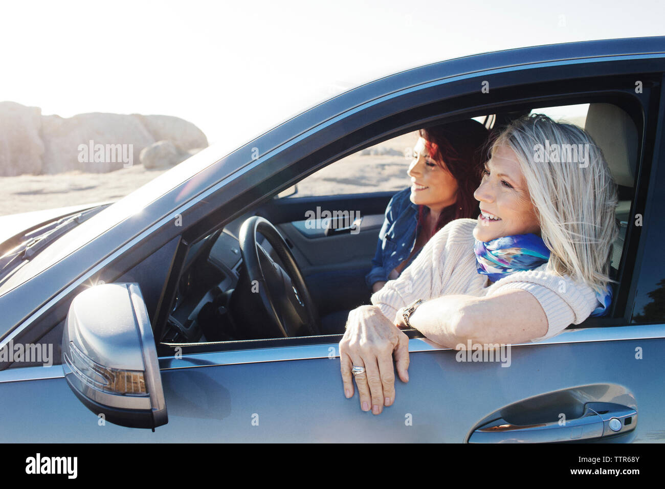 Mutter tochter road trip sitzend auto Stockfotos und -bilder Kaufen - Alamy