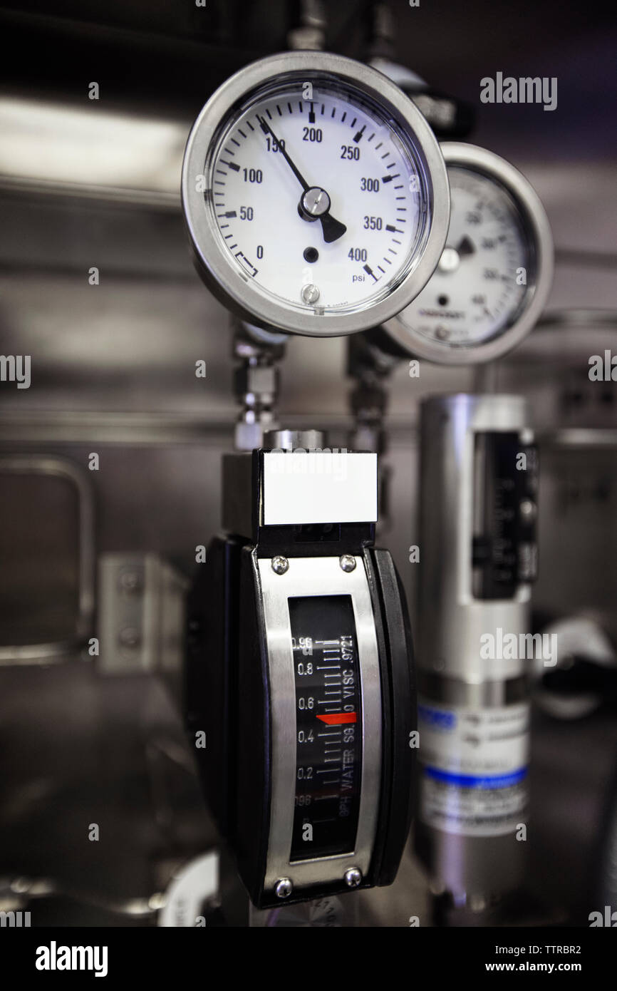 Industrieanlagen mit manometern Stockfotos und -bilder Kaufen - Alamy