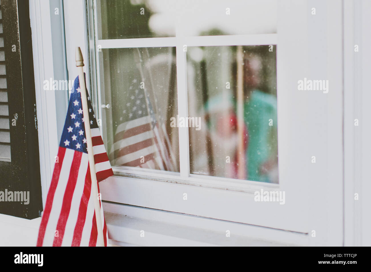Fenster mit stolzflagge -Fotos und -Bildmaterial in hoher Auflösung – Alamy
