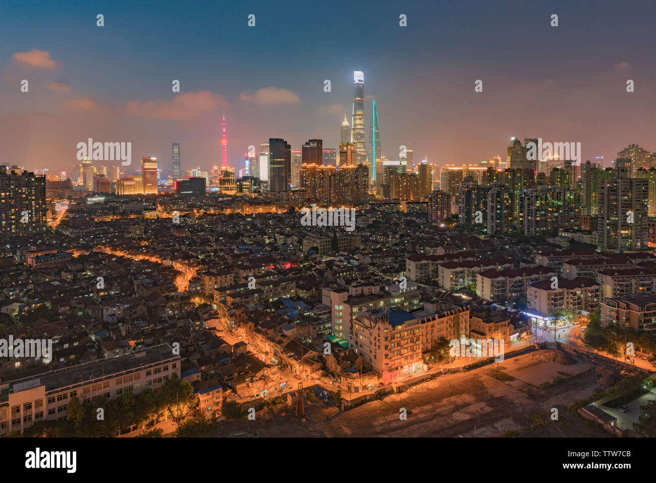 Slums contrast buildings city -Fotos und -Bildmaterial in hoher ...