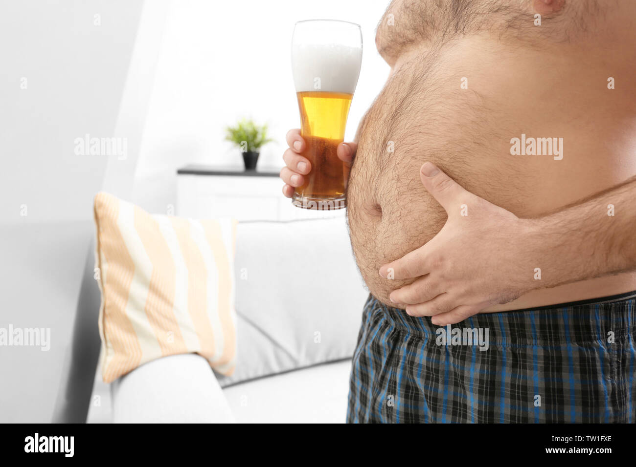 Beer Belly Man Stockfotos und -bilder Kaufen - Alamy