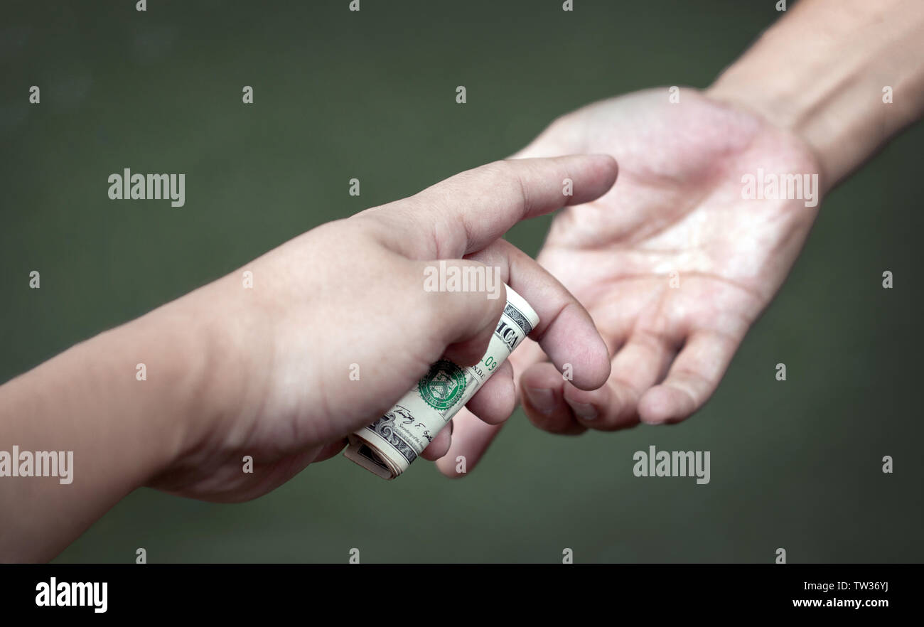 Geld schicken -Fotos und -Bildmaterial in hoher Auflösung – Alamy