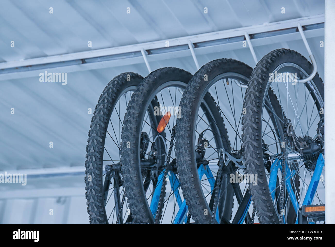 Suspense rack -Fotos und -Bildmaterial in hoher Auflösung – Alamy