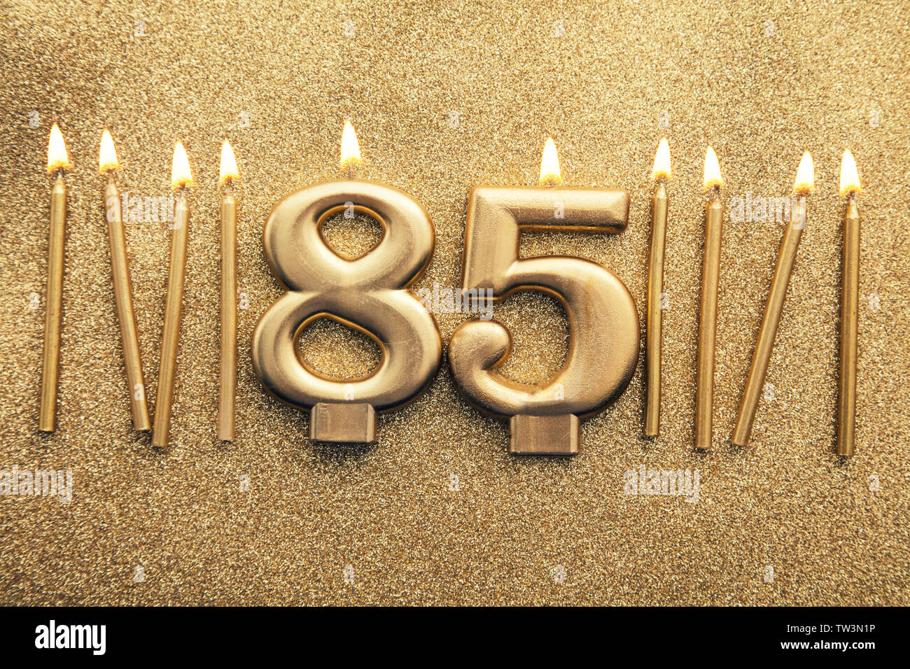 85 birthday candle -Fotos und -Bildmaterial in hoher Auflösung – Alamy