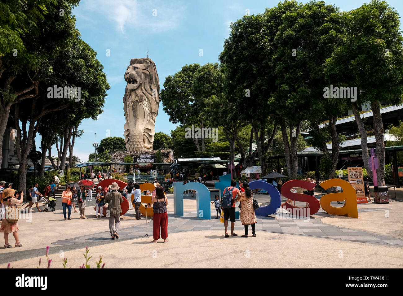 Das Sentosa Merlion 37 Meter hohen Aussichtsturm der Darstellung der ...