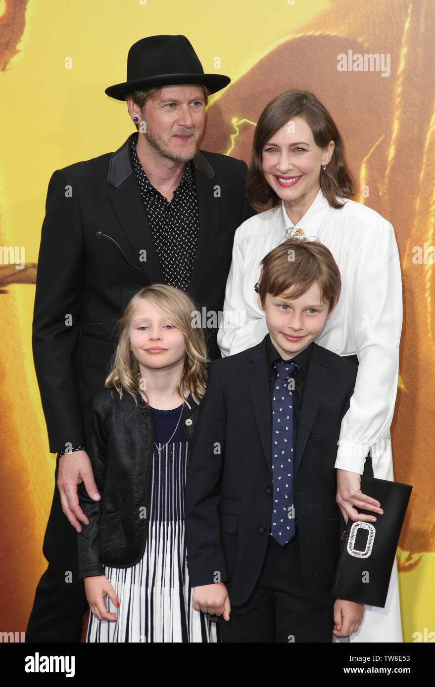 Renn hawkey gytta lubov hawkey fynn hawkey vera farmiga -Fotos und ...