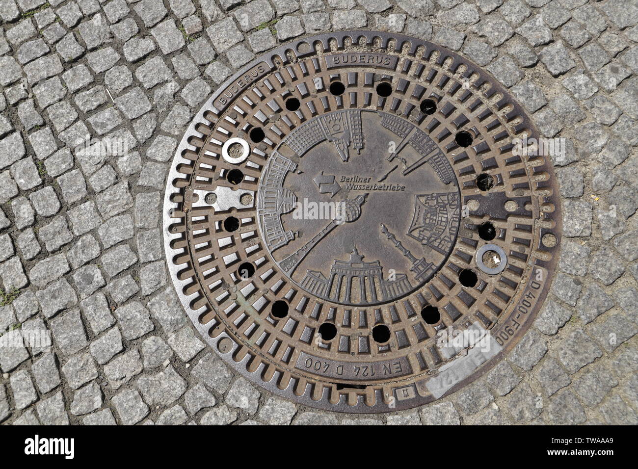 Kanaldeckel mit Sehenswürdigkeiten von Berlin, Deutschland ...