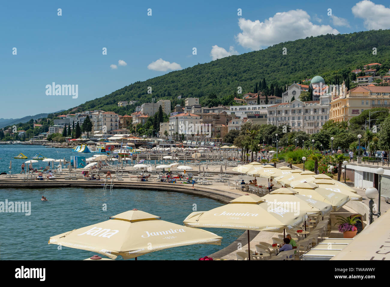 Opatija beach waterfront -Fotos und -Bildmaterial in hoher Auflösung ...