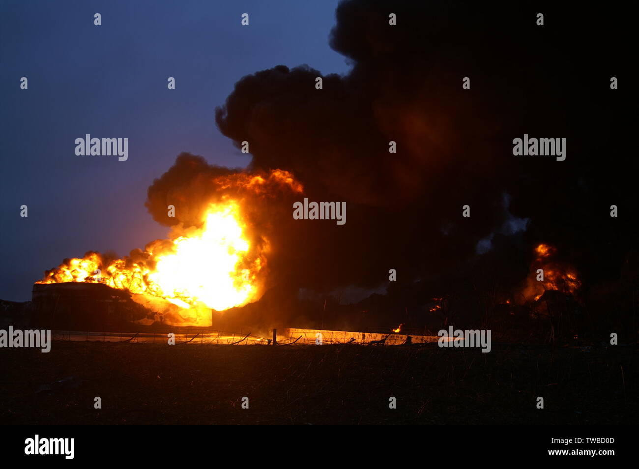 Massenspeicher feuer -Fotos und -Bildmaterial in hoher Auflösung – Alamy