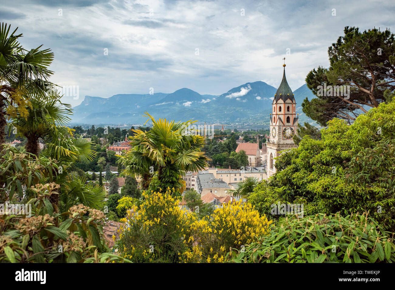 Kurstadt meran -Fotos und -Bildmaterial in hoher Auflösung – Alamy