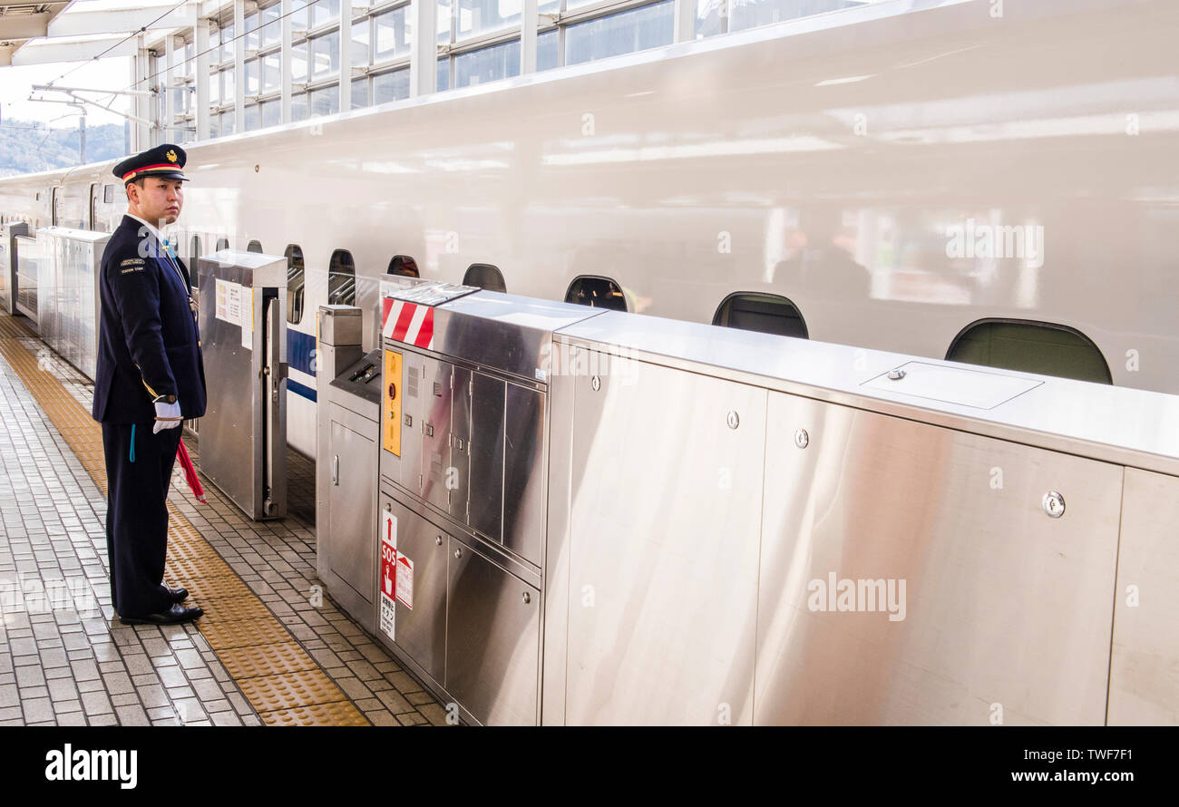 Shinkansen uniform -Fotos und -Bildmaterial in hoher Auflösung – Alamy