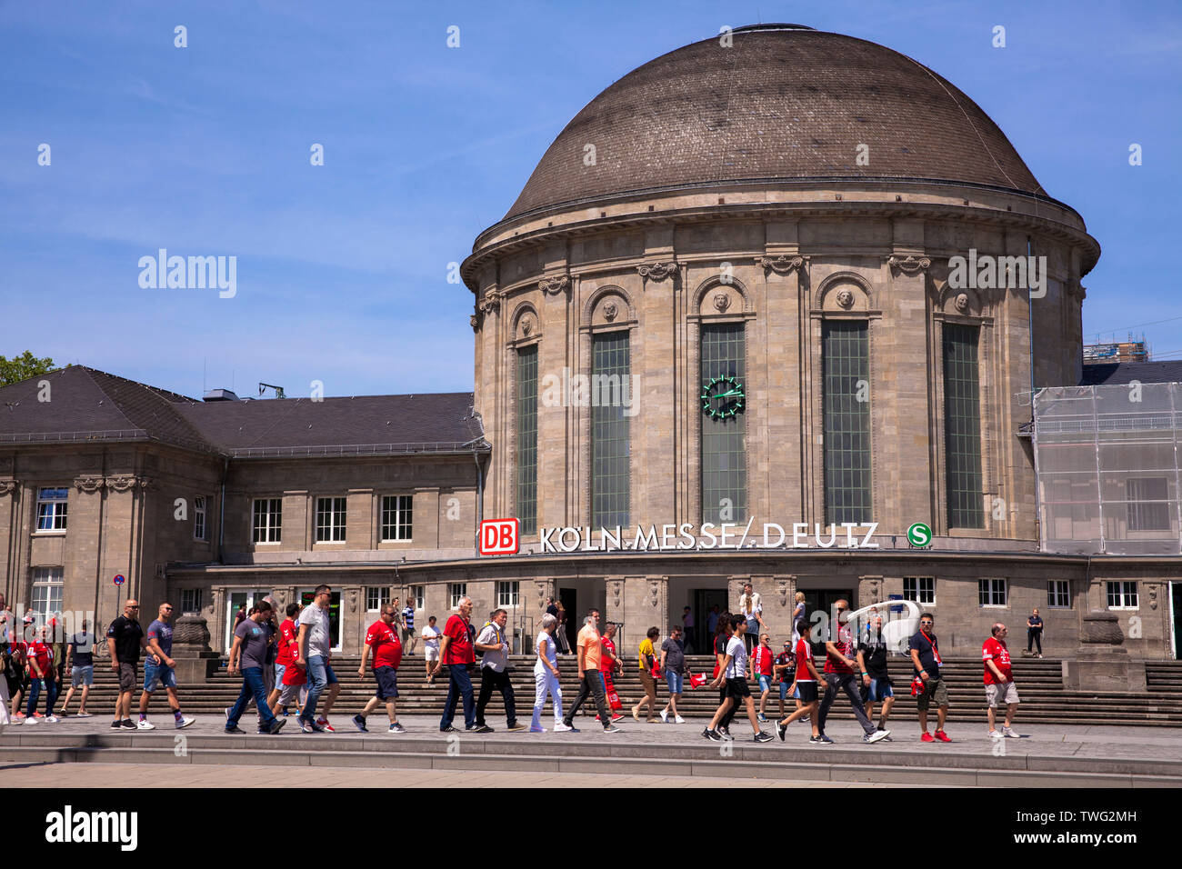 Der Bahnhof Köln-Deutz bei Otto Square, Köln, Deutschland.Der Bahnhof ...
