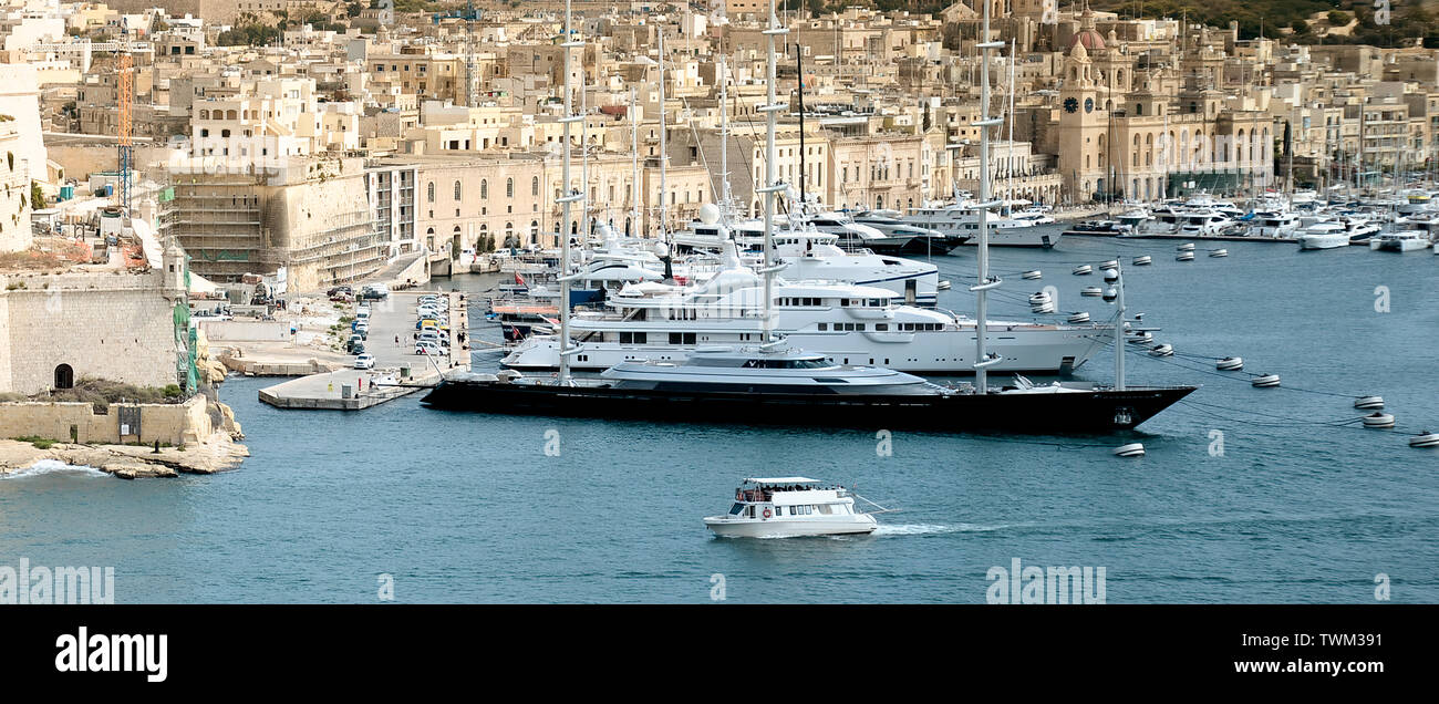 Luxury megayacht superyacht motor yacht -Fotos und -Bildmaterial in ...