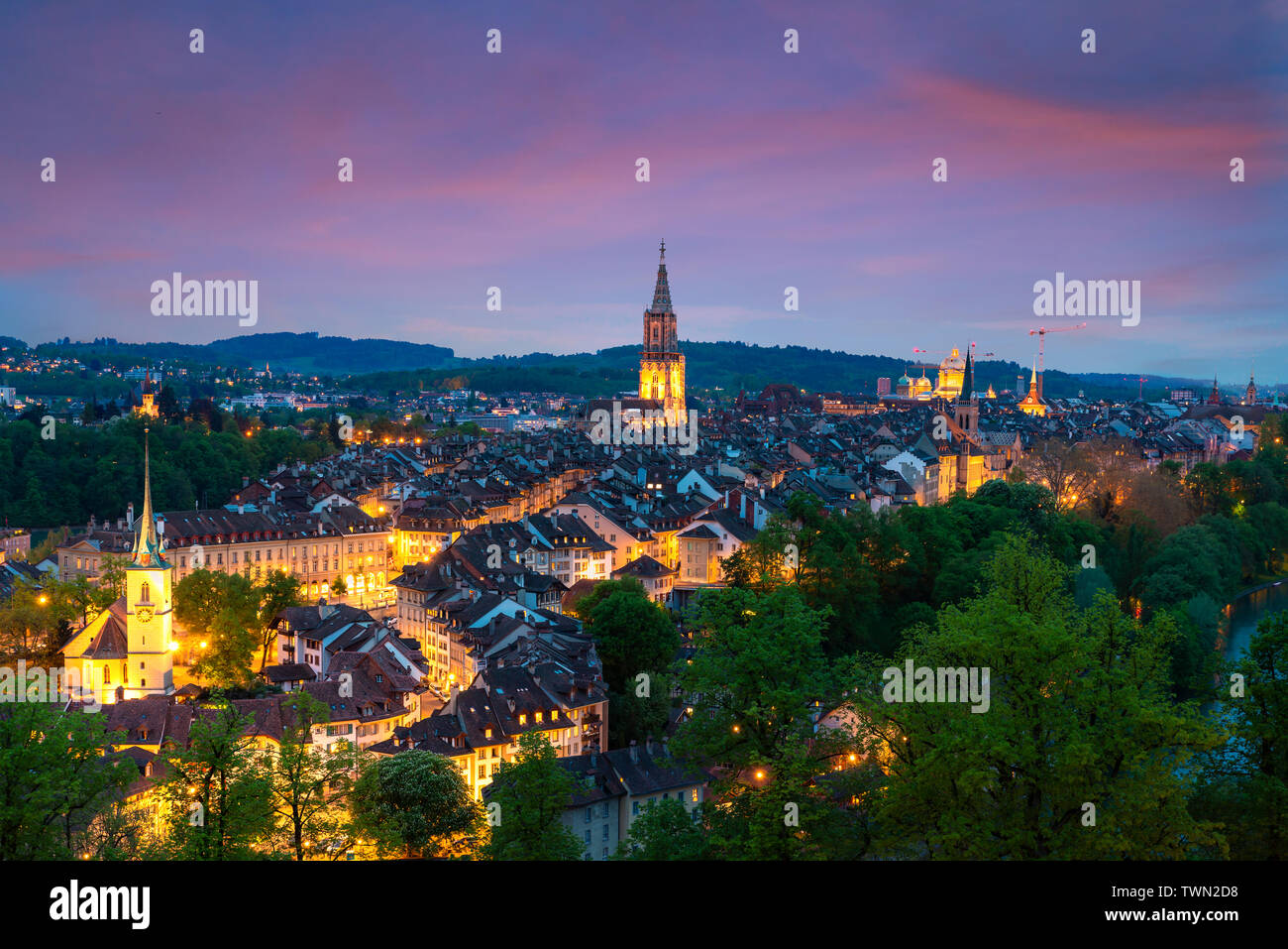 Stadt Bern Skyline mit einem dramatischen Himmel in Bern, Schweiz ...