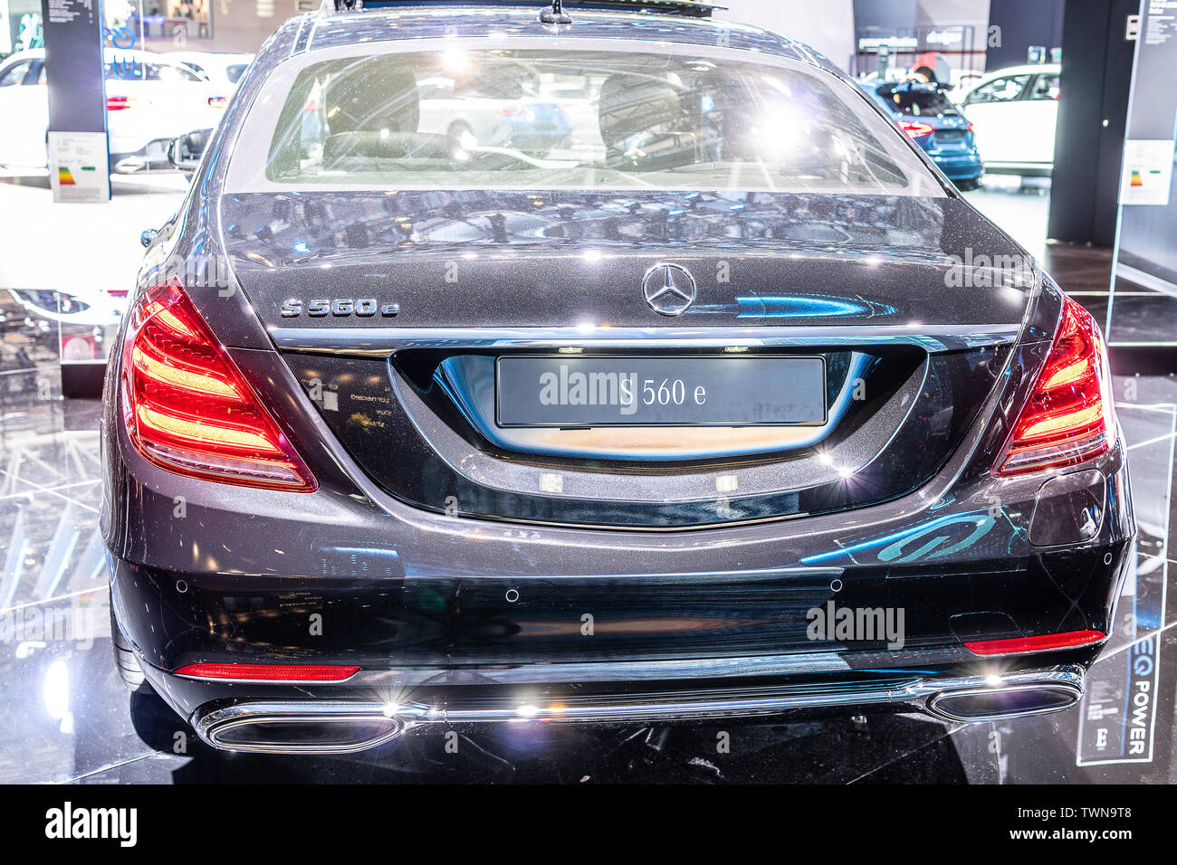 Paris, Frankreich, Okt 2018 Mercedes-Maybach S 560E 4MATIC-Plug-in ...