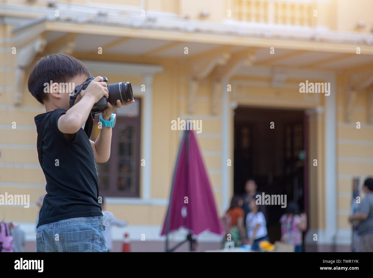Talent der Kinder mit echten Praxis als junge Foto mit der Kamera Skill ...