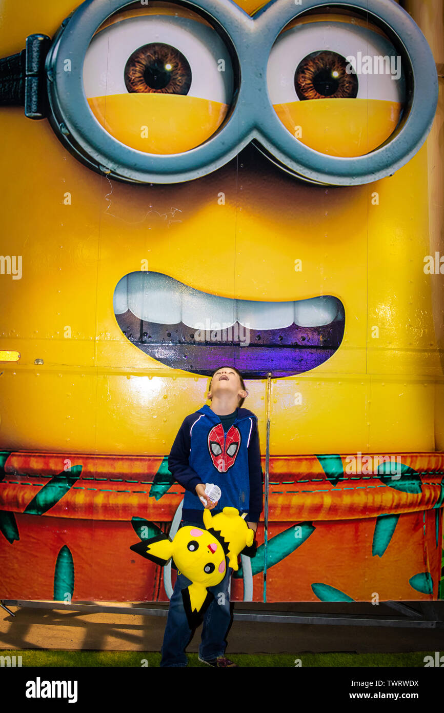 Happy minion -Fotos und -Bildmaterial in hoher Auflösung – Alamy