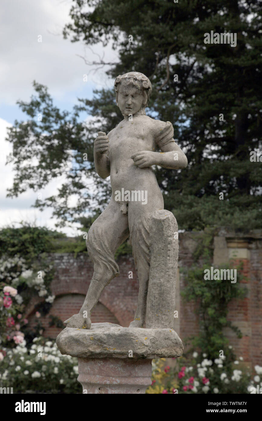 Hever Castle Gardens, Edenbridge, Kent, Großbritannien - Statue eines ...