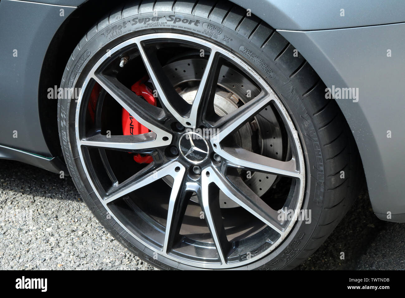 Monte Carlo, Monaco - 20. Juni 2019: Stern Abzeichen (Logo) auf dem ...