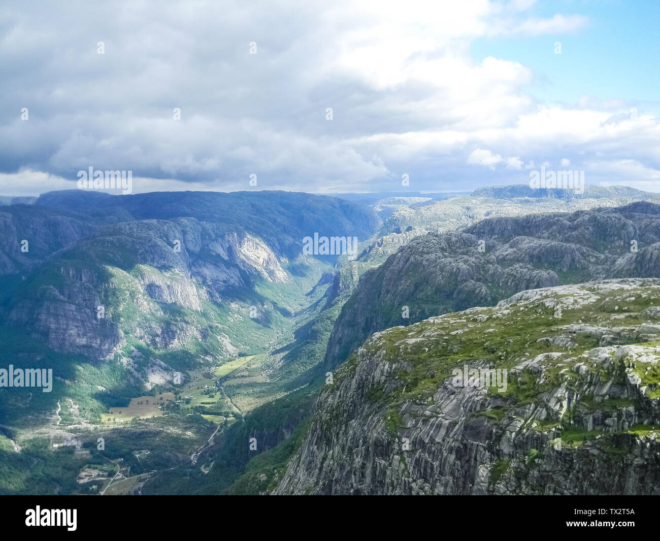 Kjeragbolten landschaft -Fotos und -Bildmaterial in hoher Auflösung - Seite 2 - Alamy