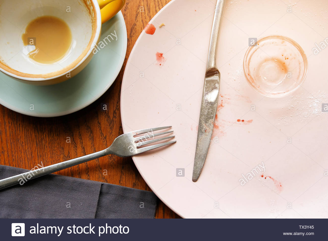 Schmutziges Besteck Stockfotos und -bilder Kaufen - Alamy