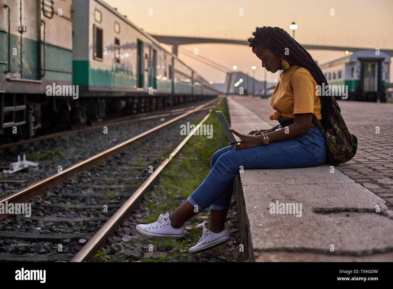 Auf dem bahnhof -Fotos und -Bildmaterial in hoher Auflösung – Alamy