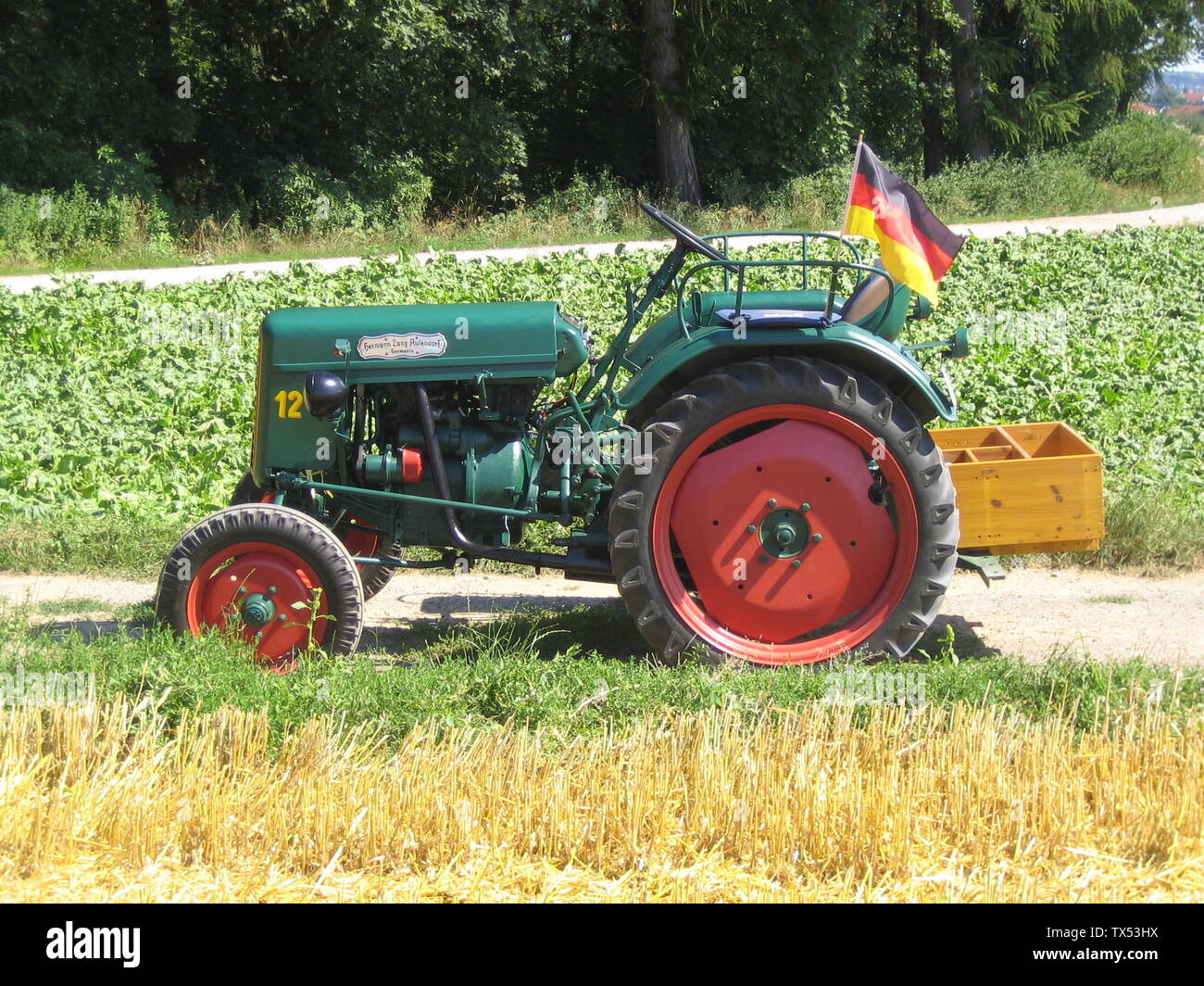 Traktor 2 -Fotos und -Bildmaterial in hoher Auflösung – Alamy