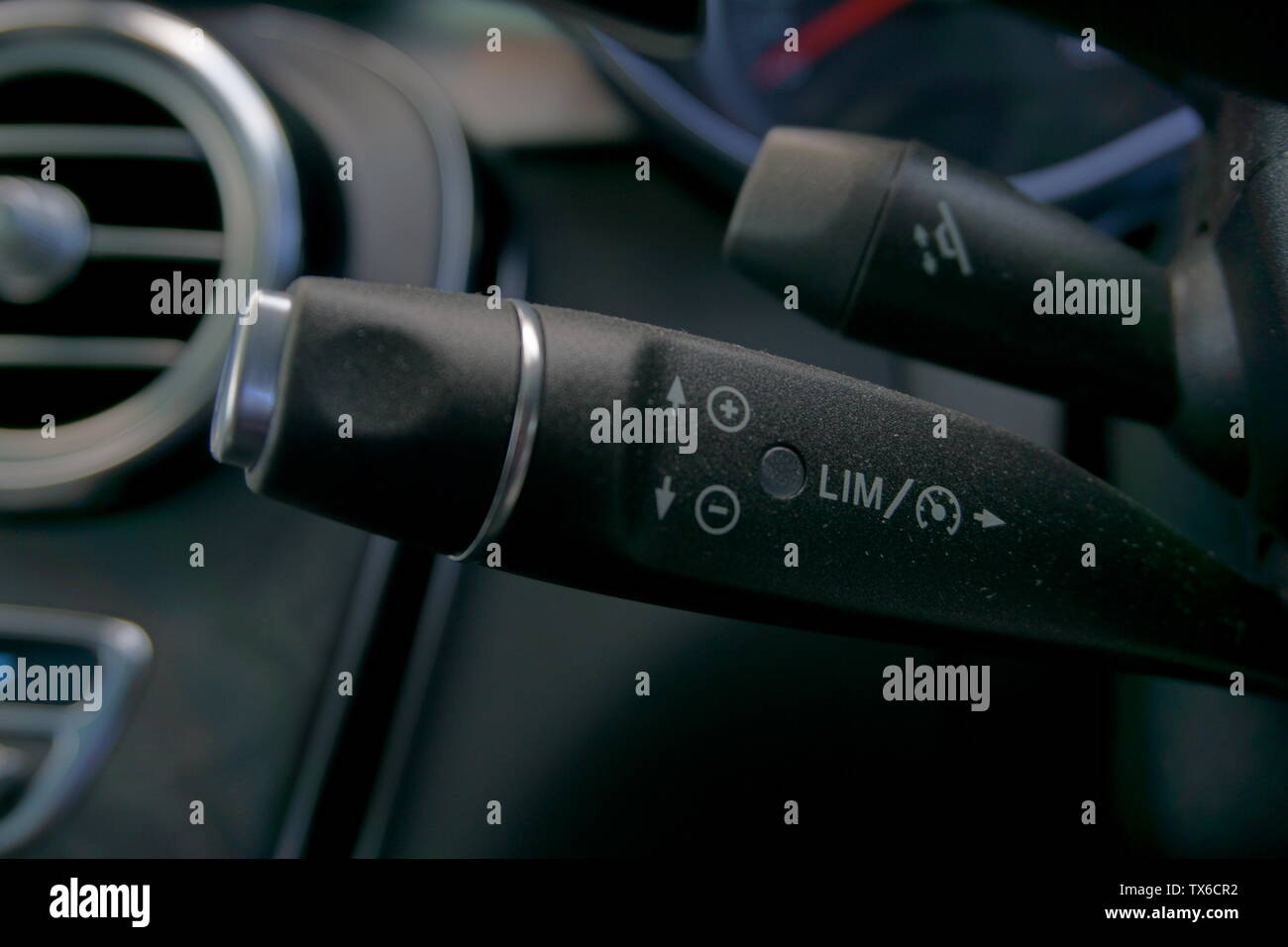 Adaptive cruise control -Fotos und -Bildmaterial in hoher Auflösung – Alamy