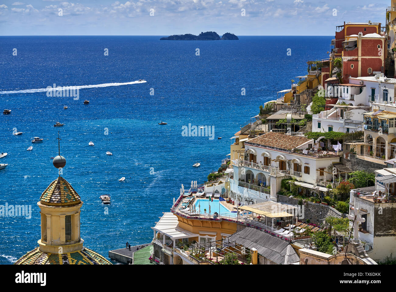 Kirche santa maria assunta in positano -Fotos und -Bildmaterial in ...