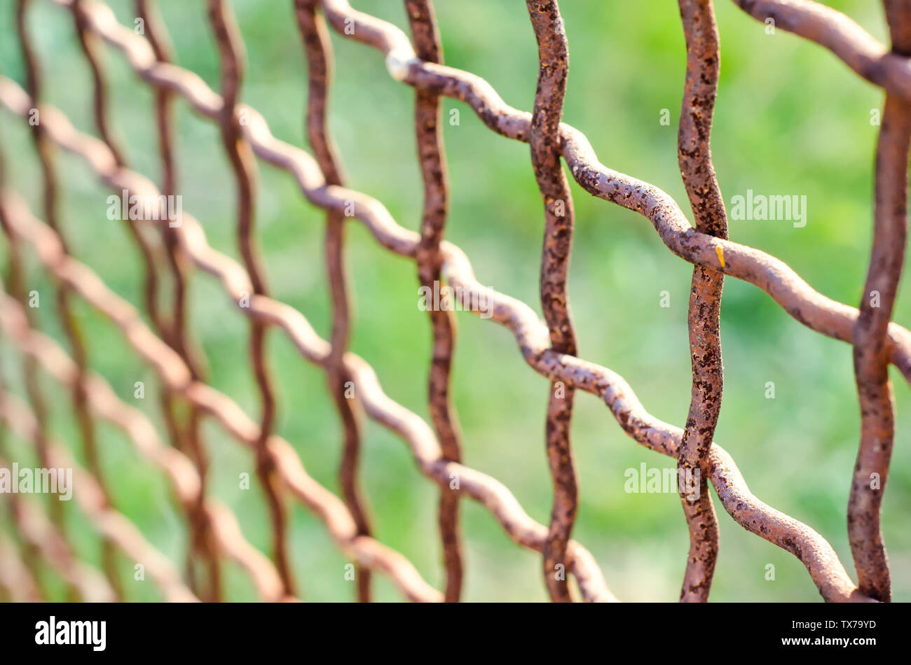 Rostiges metallgitter -Fotos und -Bildmaterial in hoher Auflösung – Alamy