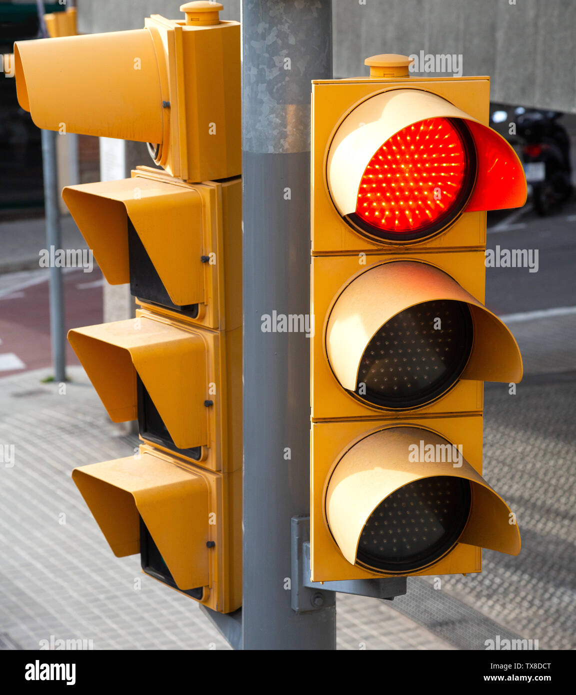 Ampel, die rotes licht zeigt -Fotos und -Bildmaterial in hoher ...