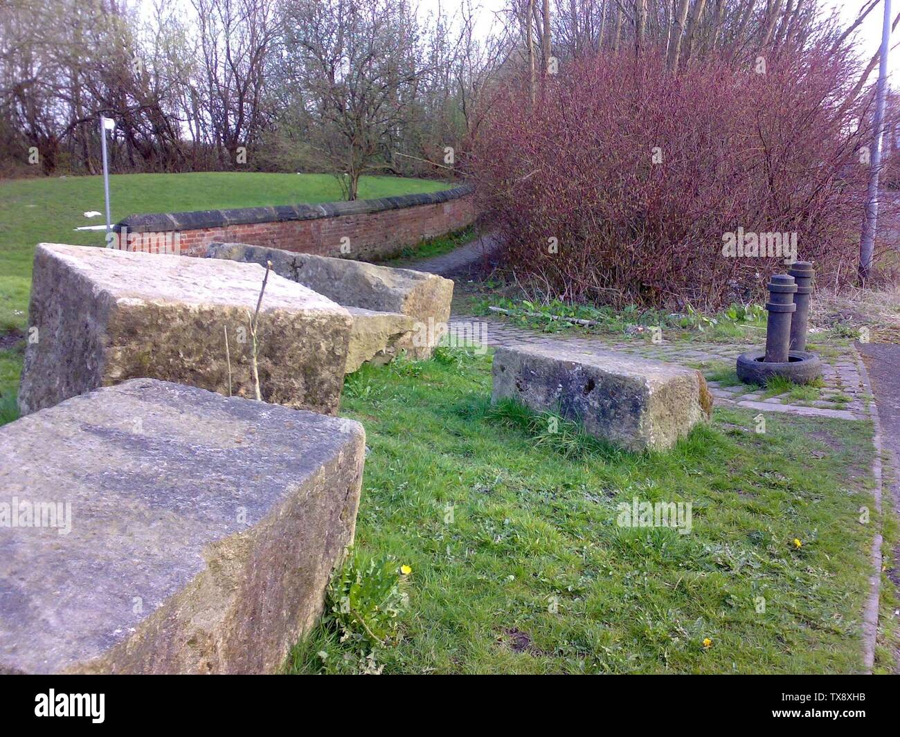 Der treidelpfad ist der gepflasterte pfad in die mitte -Fotos und ...