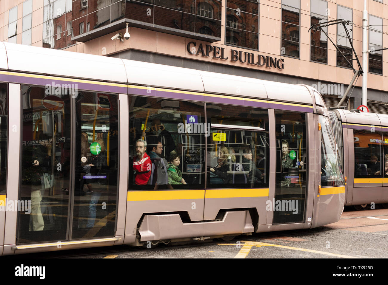 Zwei dublin trams -Fotos und -Bildmaterial in hoher Auflösung – Alamy