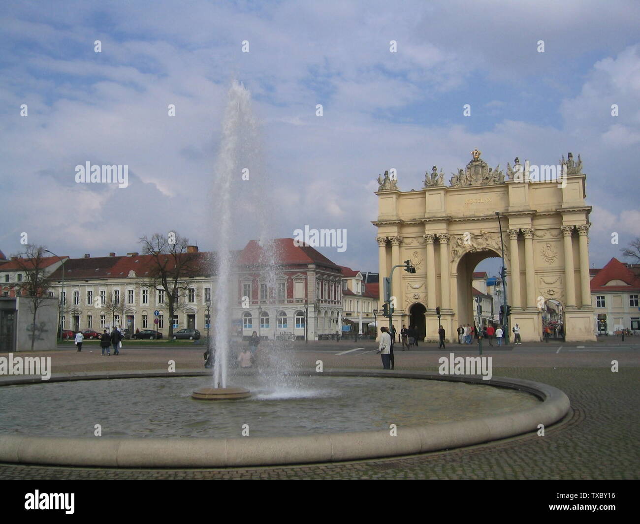Das brandenburger tor in potsdam -Fotos und -Bildmaterial in hoher ...