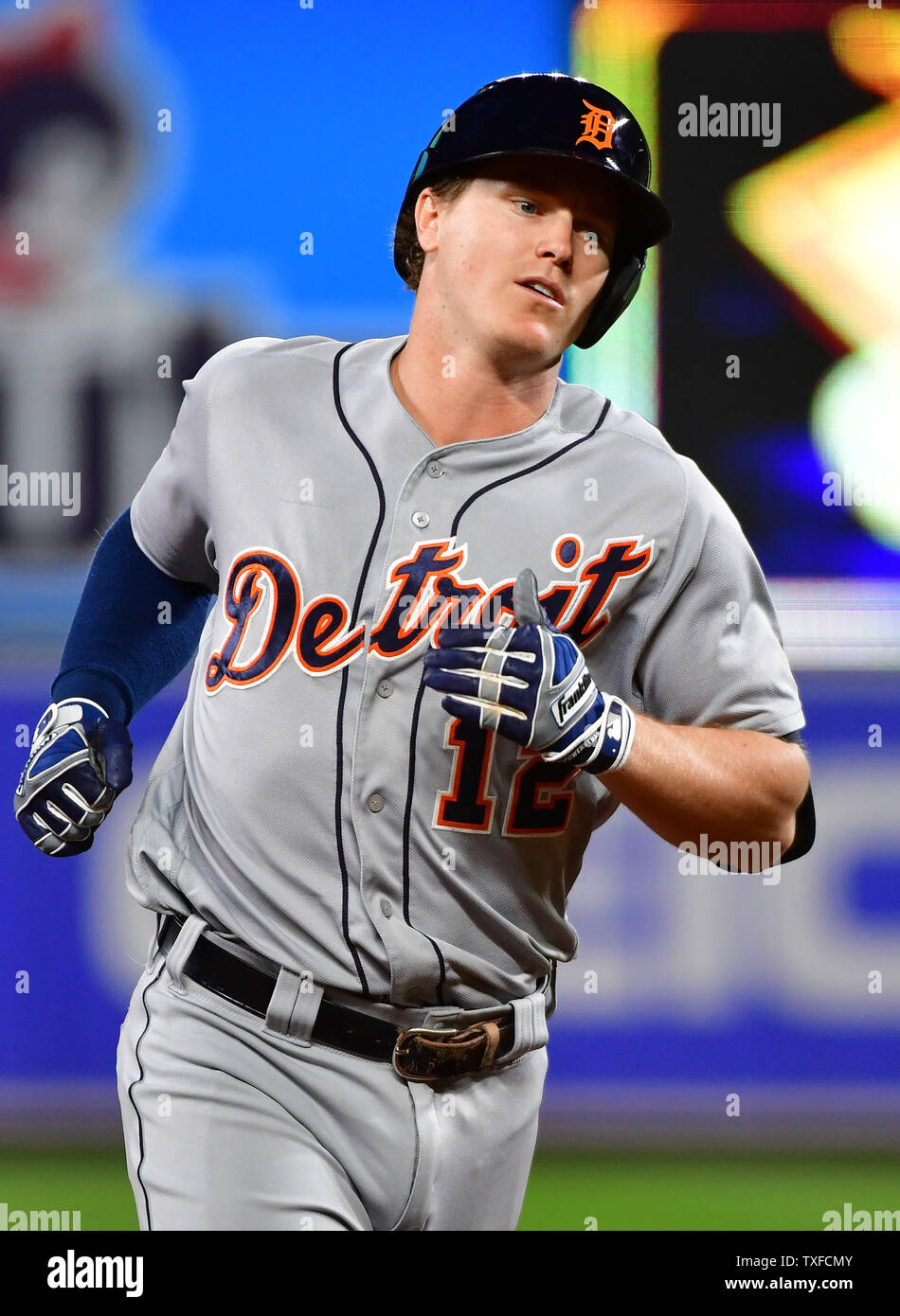 Detroit Tiger' Brandon Dixon kreisen die Grundlagen nach zwei - lassen ...