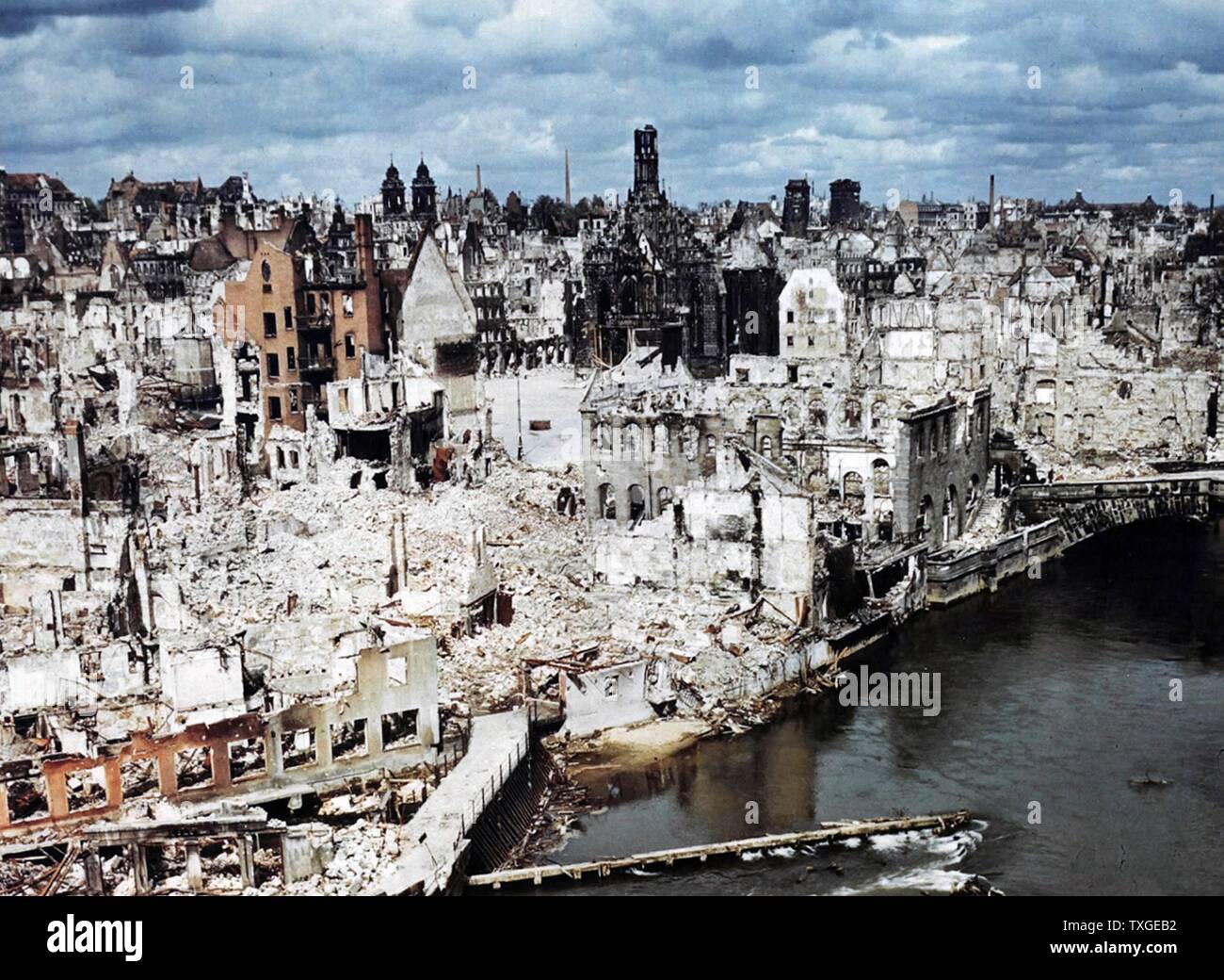 Kriegsende deutschland 1945 -Fotos und -Bildmaterial in hoher Auflösung ...