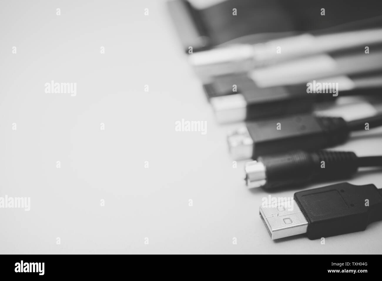 Anschließen von Kabeln für den Computer. Arten von Steckern ... Anschließen von Kabeln für den Computer. Arten von Steckern ...